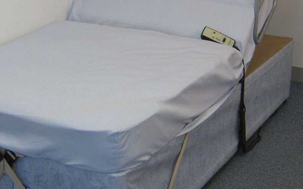 DreamMaster Light Mattress Elevator - Complete Care Shop